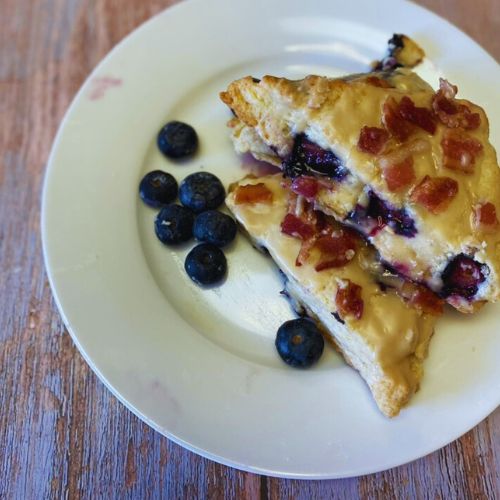 Scrumptious Blueberry Maple Bacon Scones - PrettyPastelitos