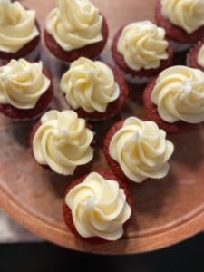 Mini Red Velvet Cupcakes: Little Bites of Love - PrettyPastelitos