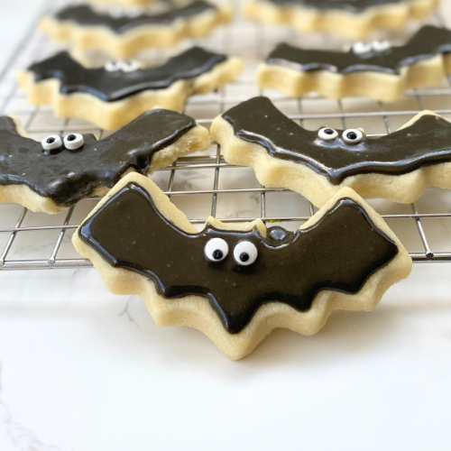 Easy Decorated Bat Cutout Cookies - PrettyPastelitos