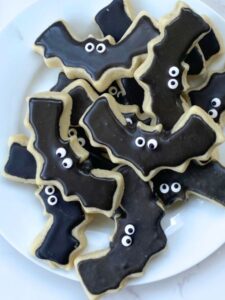 Easy Decorated Bat Cutout Cookies - PrettyPastelitos