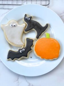 How to Throw a Halloween Cookie Decorating Party - PrettyPastelitos
