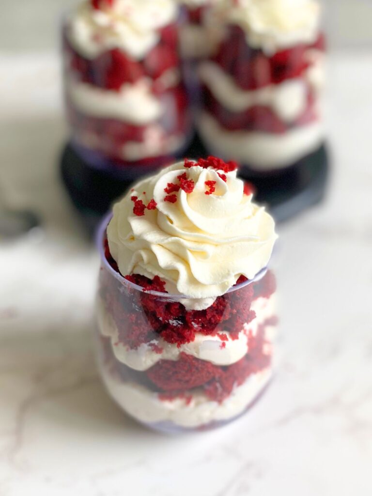 Red Velvet Cheesecake Parfaits - PrettyPastelitos