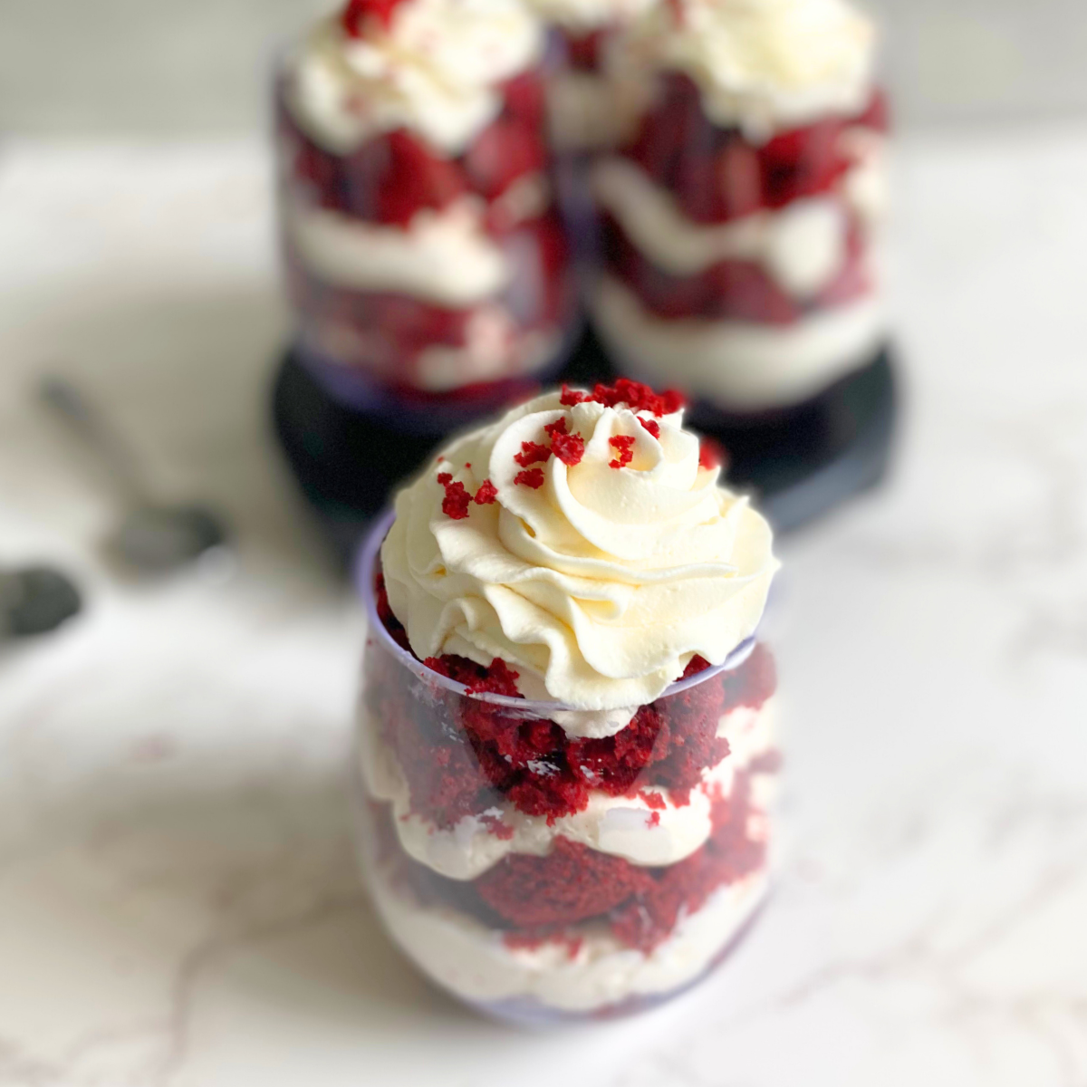Red Velvet Cheesecake Parfaits - PrettyPastelitos